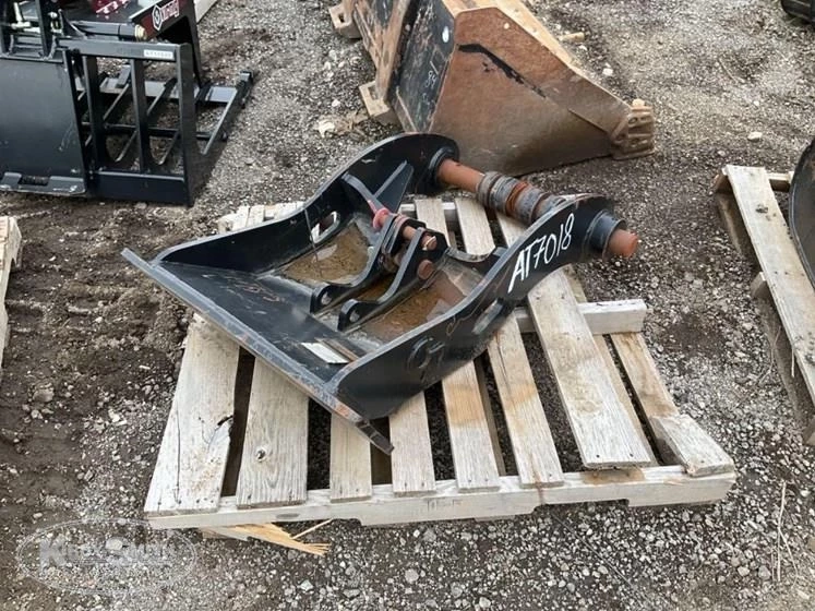 2017 JRB-Paladin Pin On Thumb/PC170 for Sale | Used Equipment | Kirby-Smith