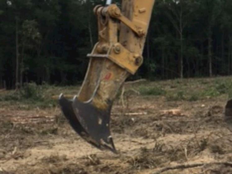 Solesbee’s Excavator Stump Puller | New Equipment | Kirby-Smith Machinery