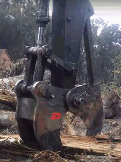 Solesbee’s Excavator Wood Shear | New Equipment | Kirby-Smith Machinery